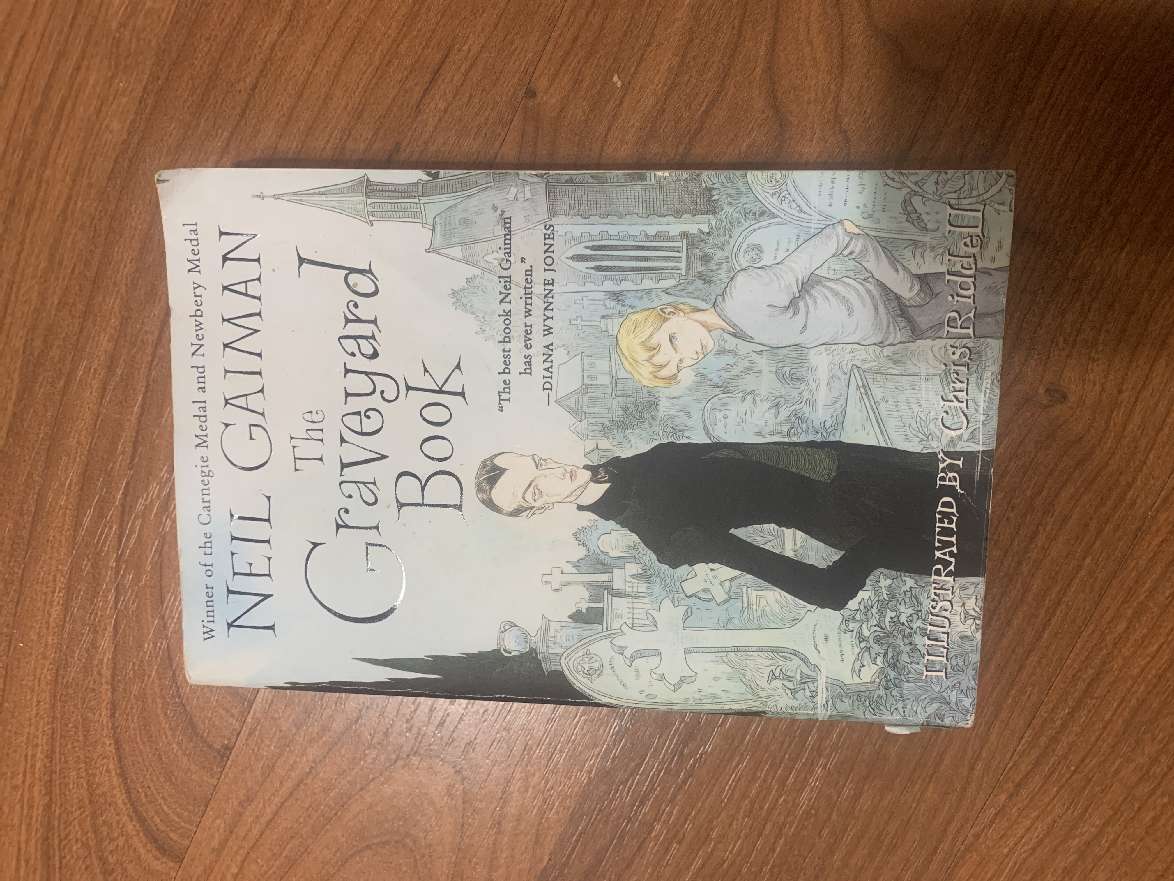 The Graveyard Book by Neil Gaiman, Paperback | Pangobooks