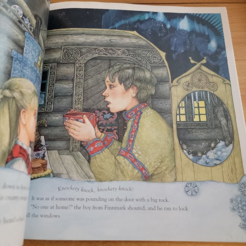 Who's That Knocking on Christmas Eve? by Jan Brett