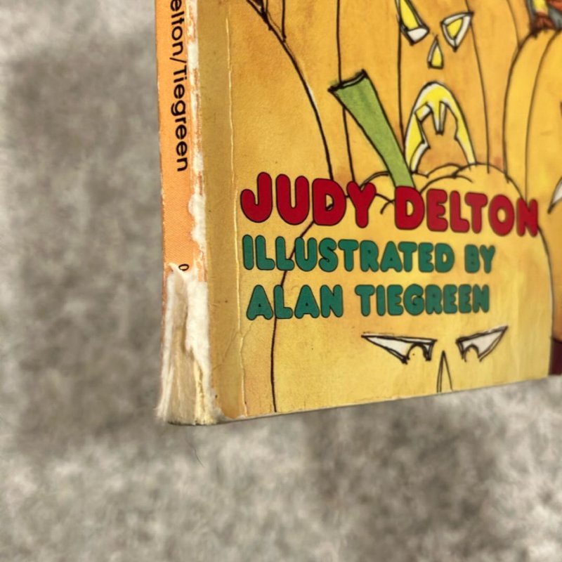 Pee Wee Scouts: Grumpy Pumpkins by Judy Delton, Paperback | Pangobooks
