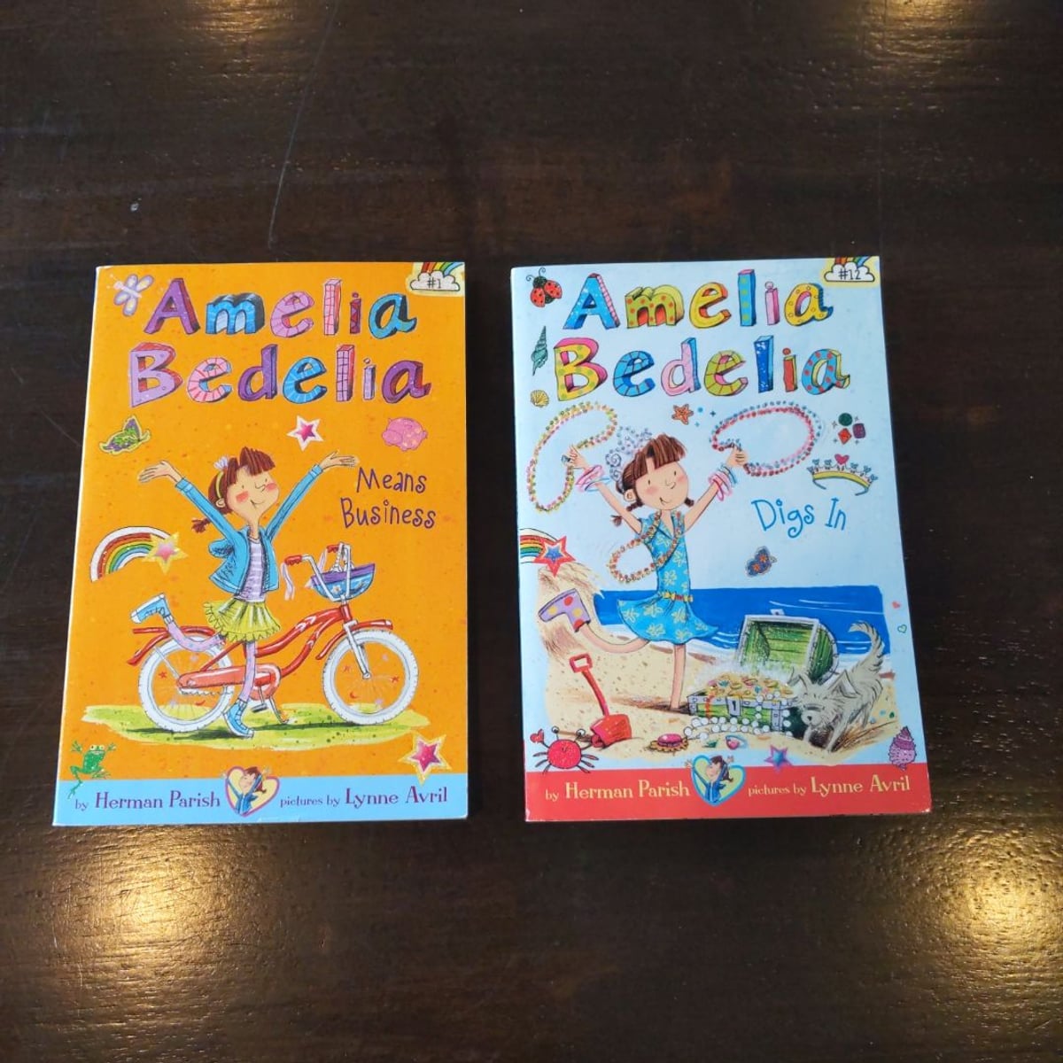 Amelia Bedelia Chapter Book #12: Amelia Bedelia Digs In by Herman Parish