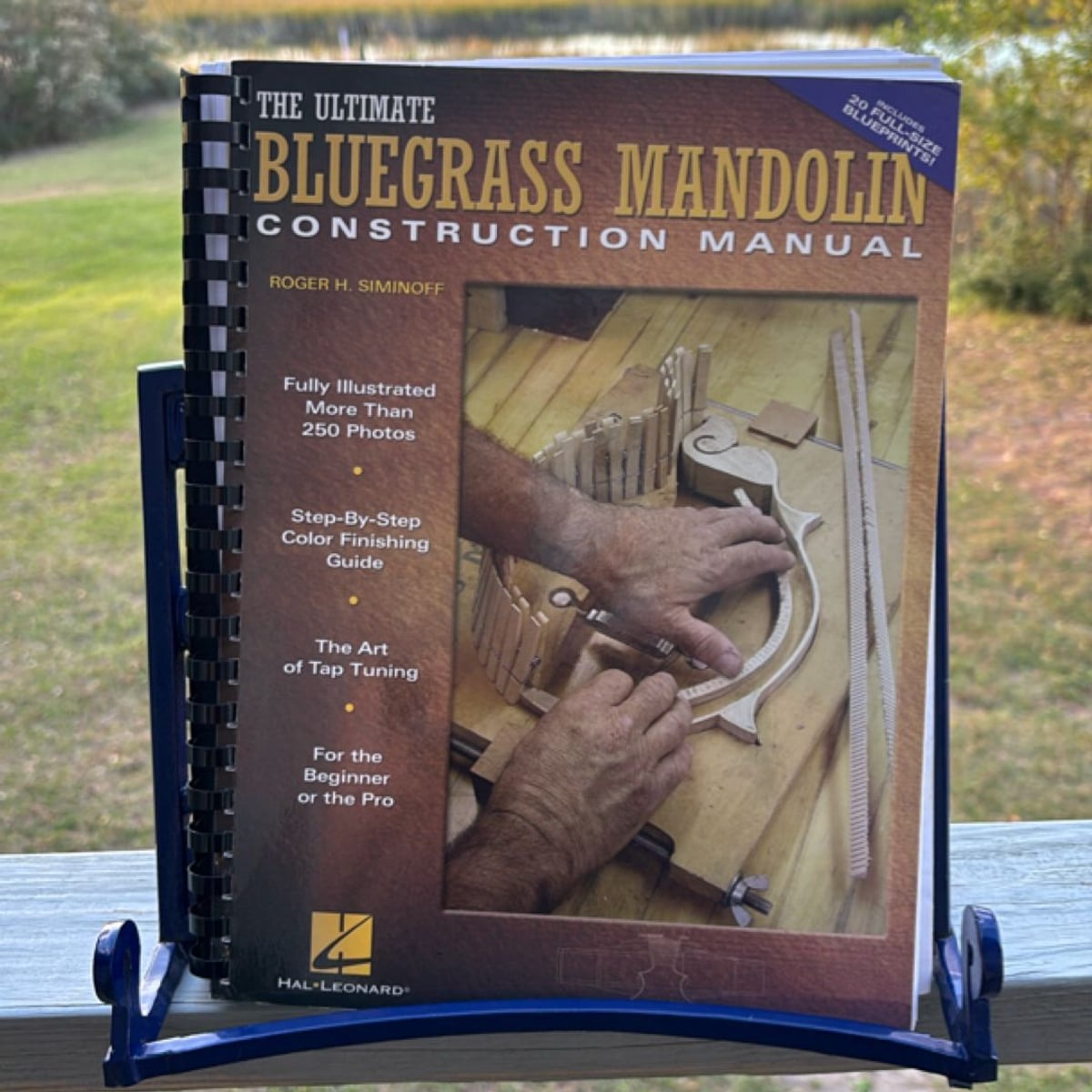 The Ultimate Bluegrass Mandolin Construction Manual by Roger H. Siminoff