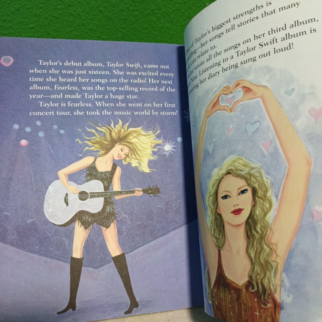 Taylor Swift: a Little Golden Book Biography by Wendy Loggia
