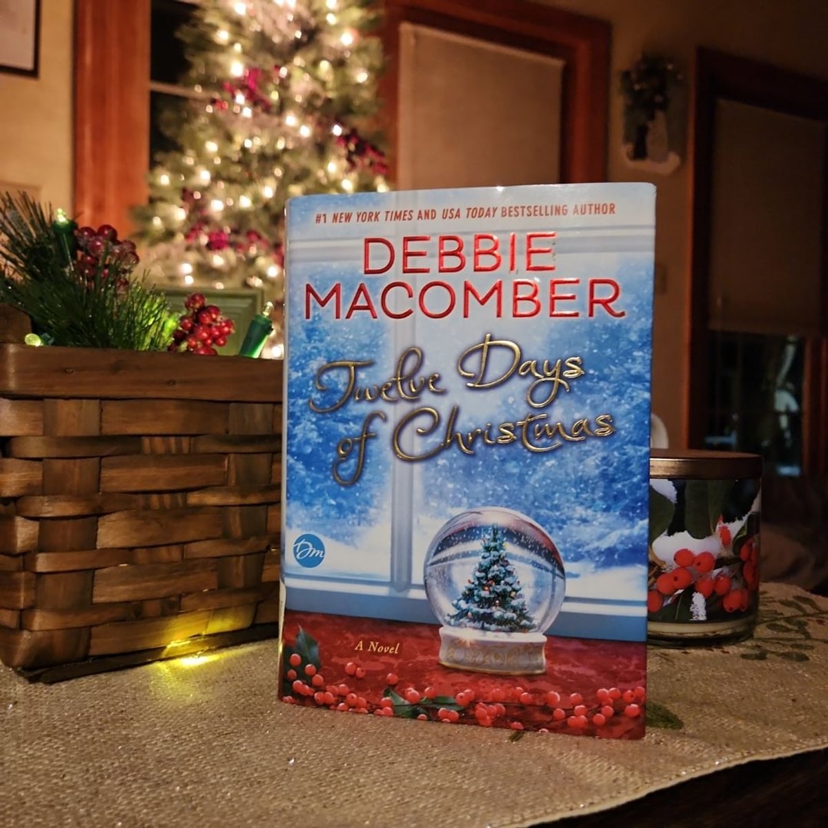 Twelve Days of Christmas by Debbie Macomber, Hardcover | Pangobooks