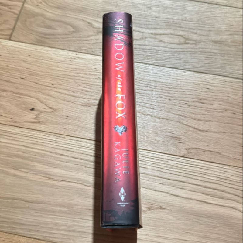 Shadow of the Fox by Julie Kagawa, Hardcover | Pangobooks