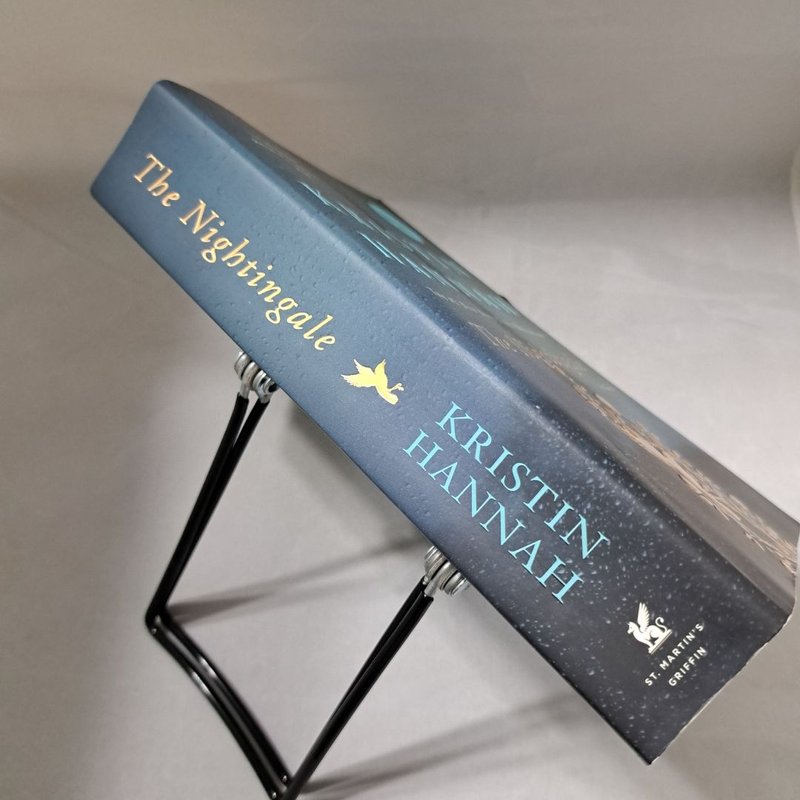 The Nightingale by Kristin Hannah, Paperback | Pangobooks