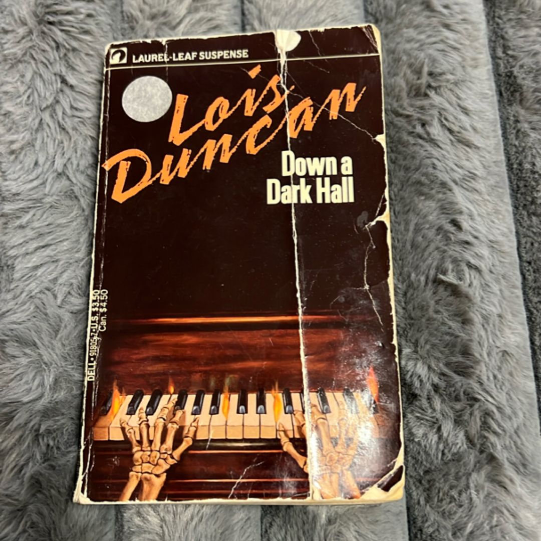 Down a Dark Hall by Lois Duncan, Paperback | Pangobooks
