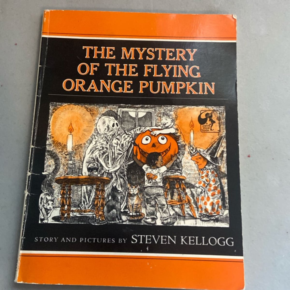 The Mystery of the Flying Orange Pumpkin by Steven Kellogg
