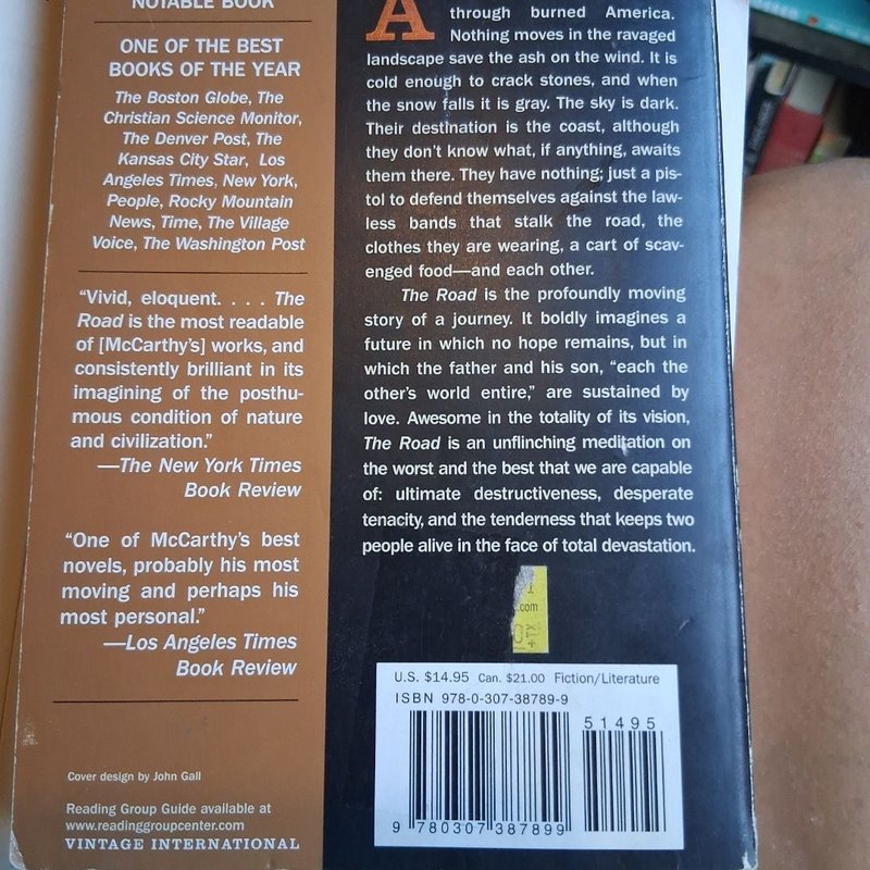 The Road by Cormac McCarthy, Paperback | Pangobooks
