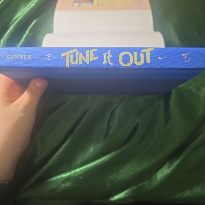 Tune It Out by Jamie Sumner, Hardcover | Pangobooks