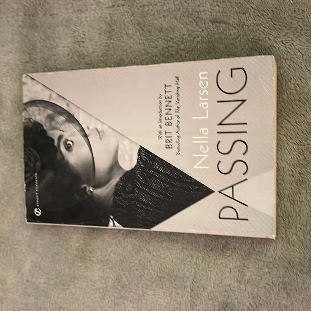 Passing by Nella Larsen; Brit Bennett, Paperback | Pangobooks