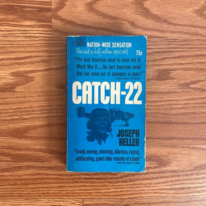 Catch 22 by Joseph Heller , Paperback | Pangobooks