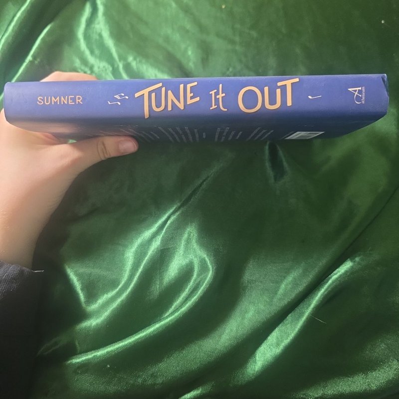 Tune It Out by Jamie Sumner, Hardcover | Pangobooks
