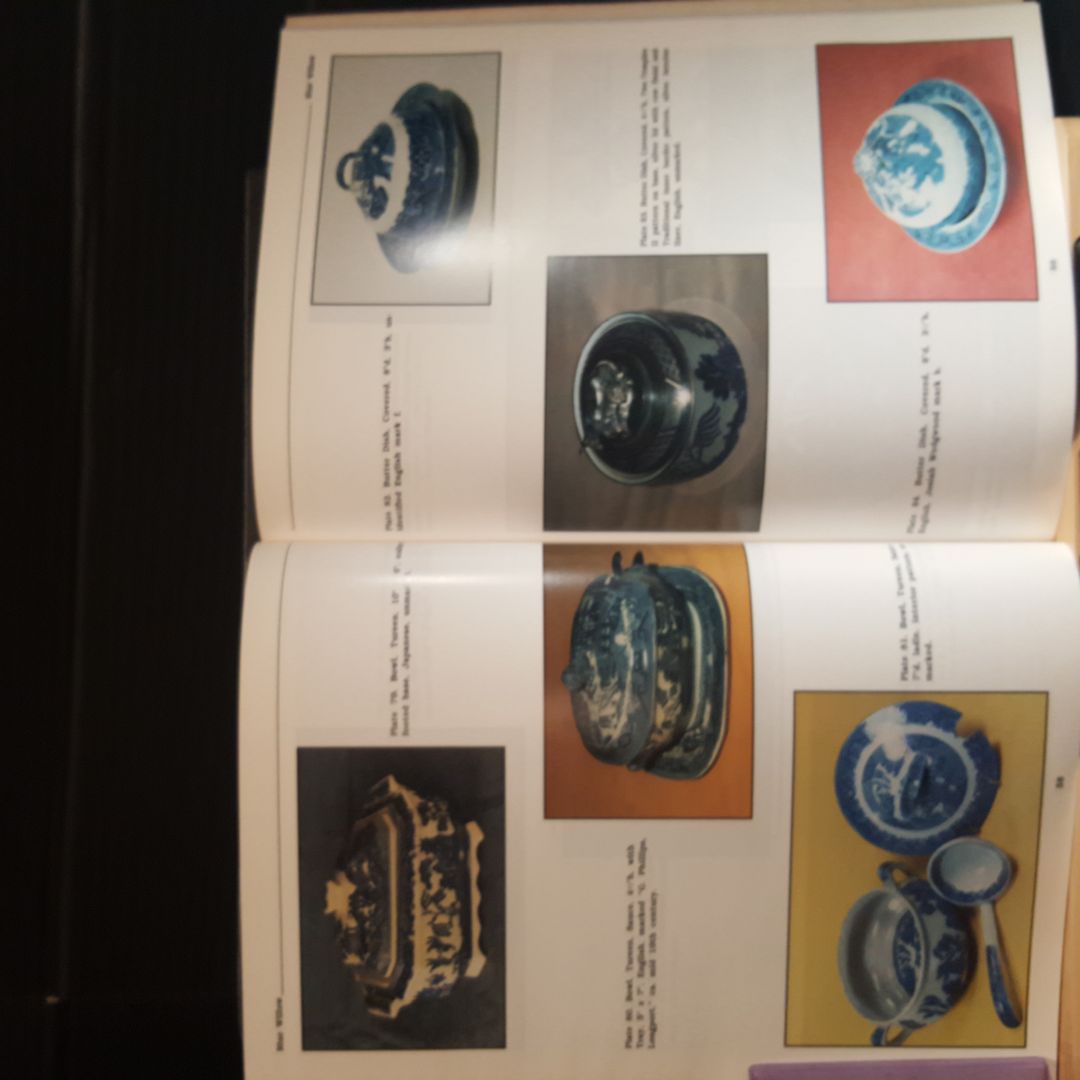 Blue Willow Identification and Value Guide by Mary Frank Gaston