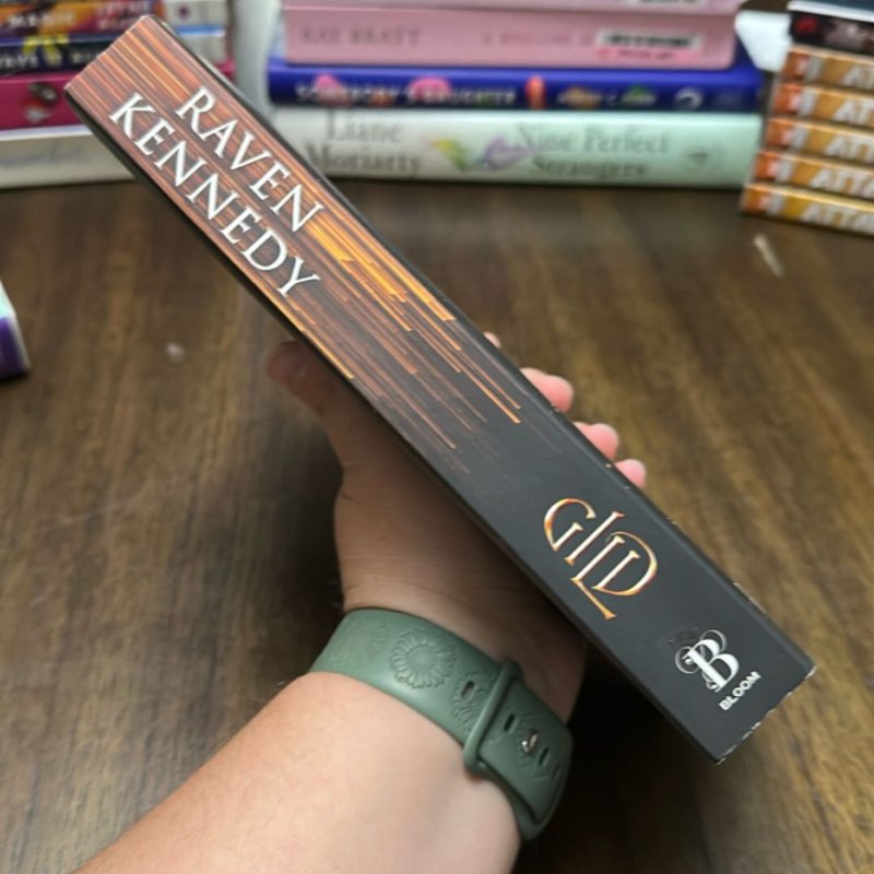 Gild by Raven Kennedy, Paperback | Pangobooks