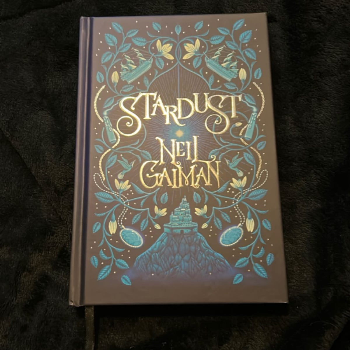 Stardust by Neil Gaiman, Hardcover | Pangobooks