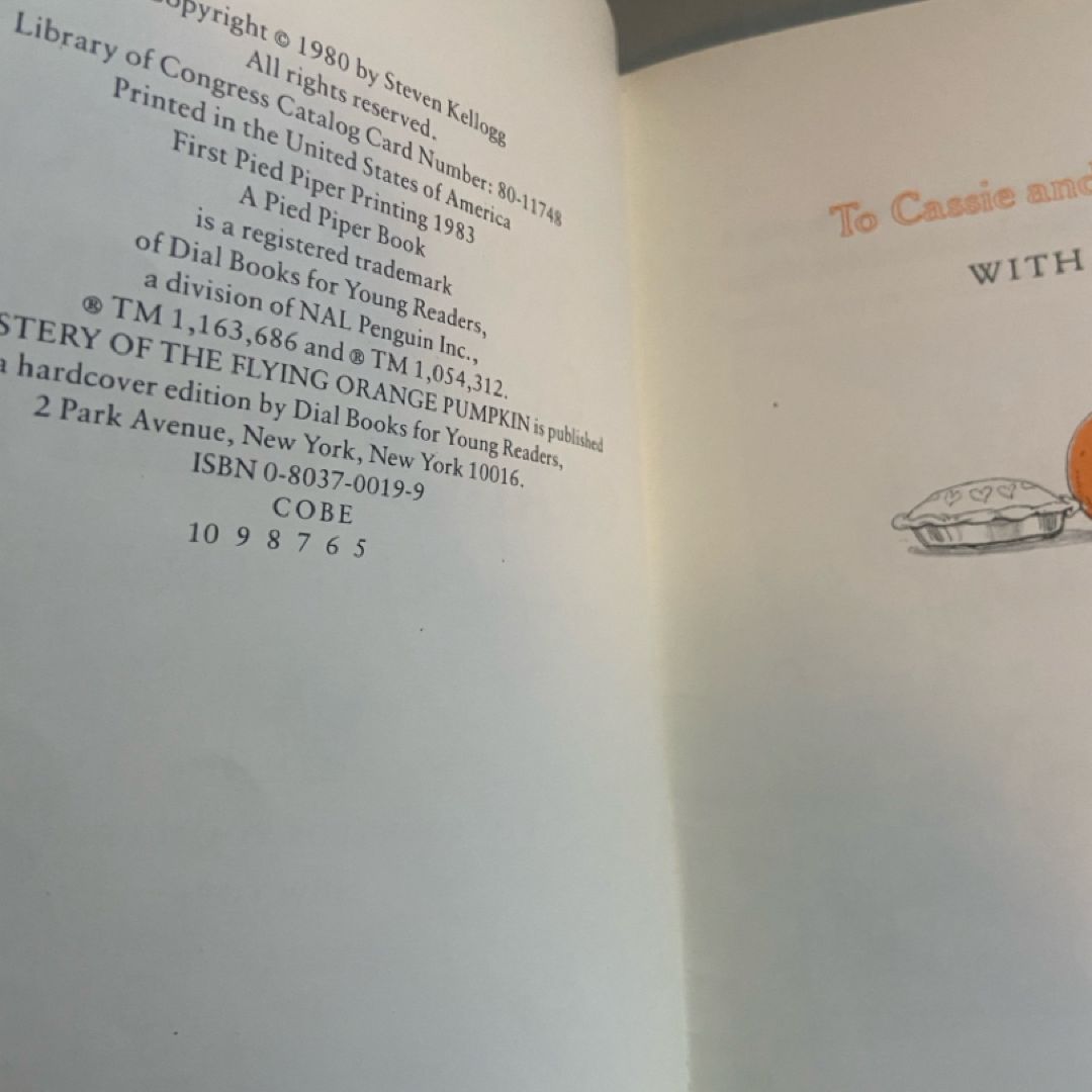 The Mystery of the Flying Orange Pumpkin by Steven Kellogg