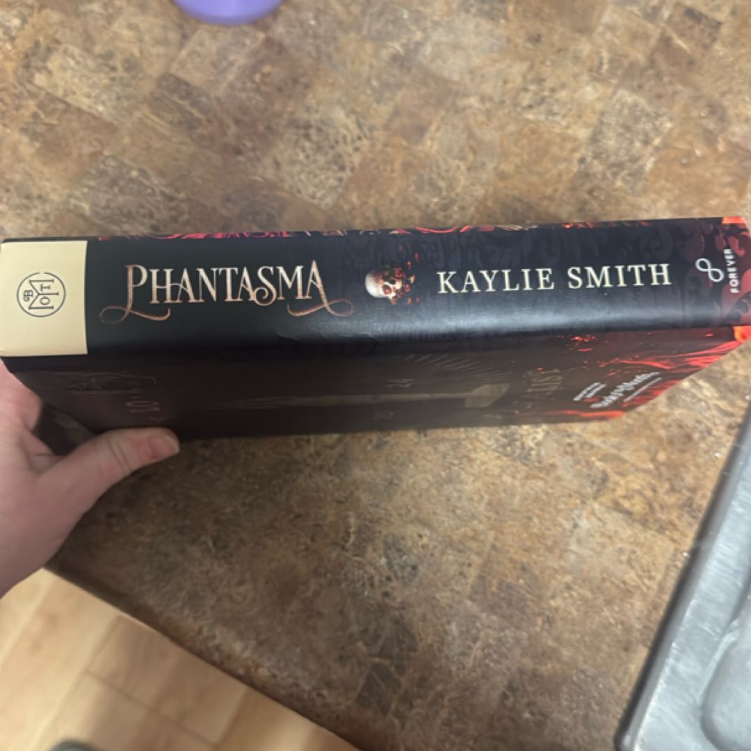 Phantasma by Kaylie Smith , Hardcover | Pangobooks