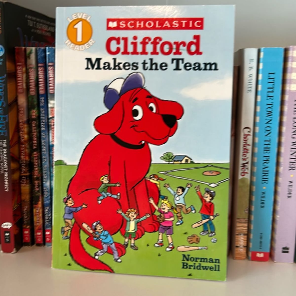 Clifford Makes the Team (Scholastic Reader, Level 1) by Norman Bridwell