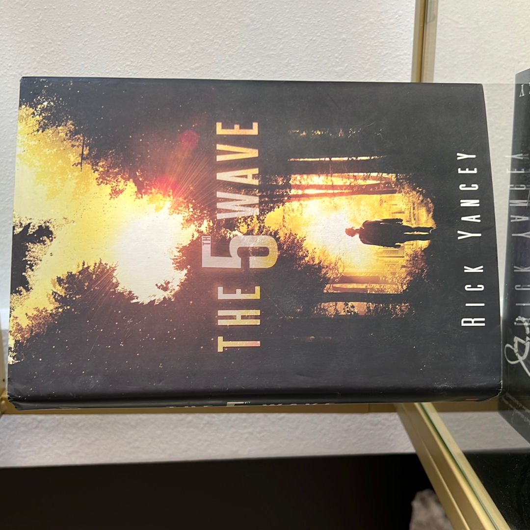 The 5th Wave by Rick Yancey, Hardcover | Pangobooks