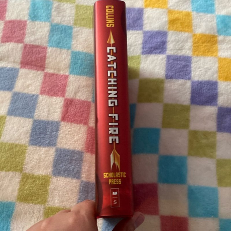 Catching Fire by Suzanne Collins, Hardcover | Pangobooks