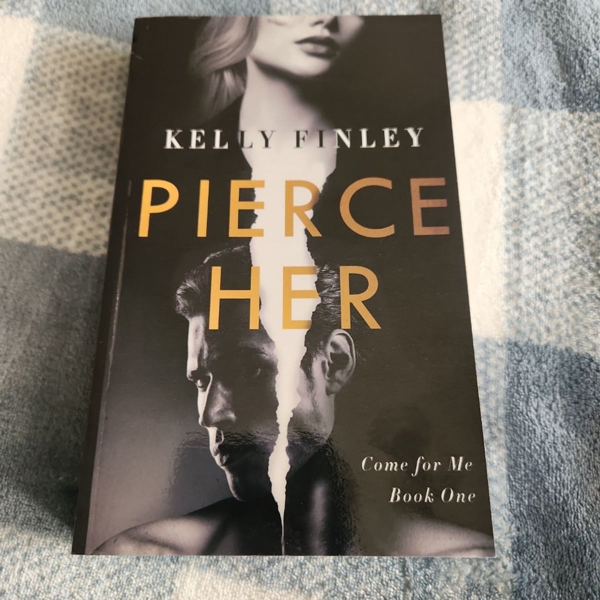 Pierce Her**Signed** by Kelly Finley, Paperback | Pangobooks