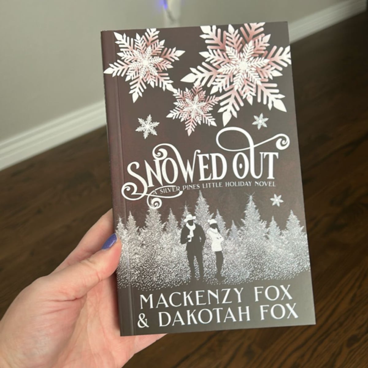 Snowed Out by Mackenzy Fox and Dakotah Fox, Paperback | Pangobooks