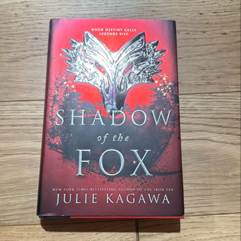 Shadow of the Fox by Julie Kagawa, Hardcover | Pangobooks