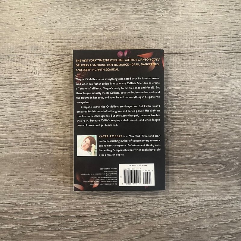 Dark Succession by Katee Robert, Paperback | Pangobooks