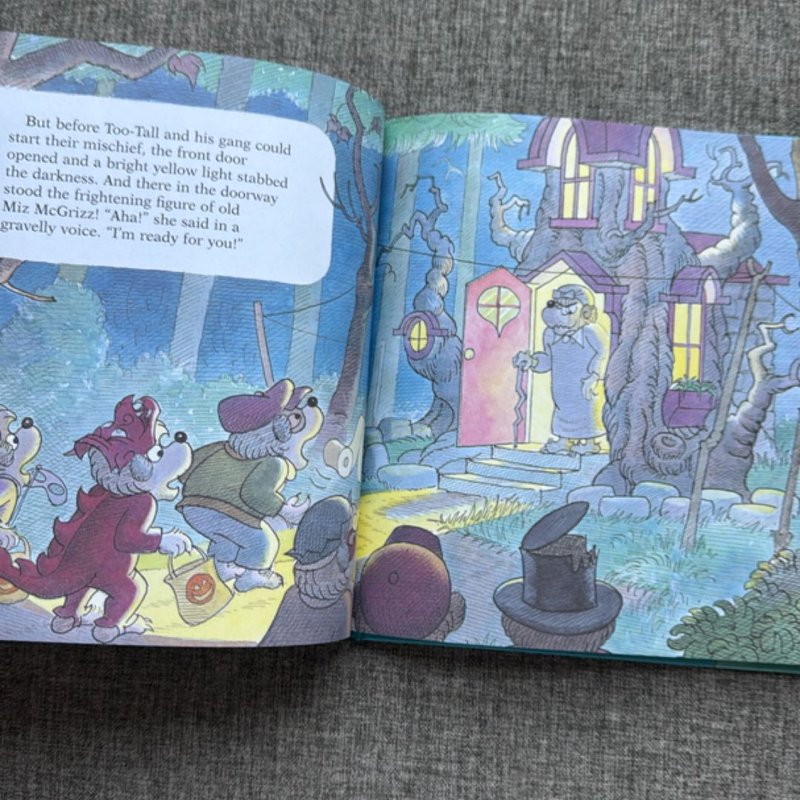 The Berenstain Bears Happy Halloween! by Stan Berenstain, Jan Berenstain