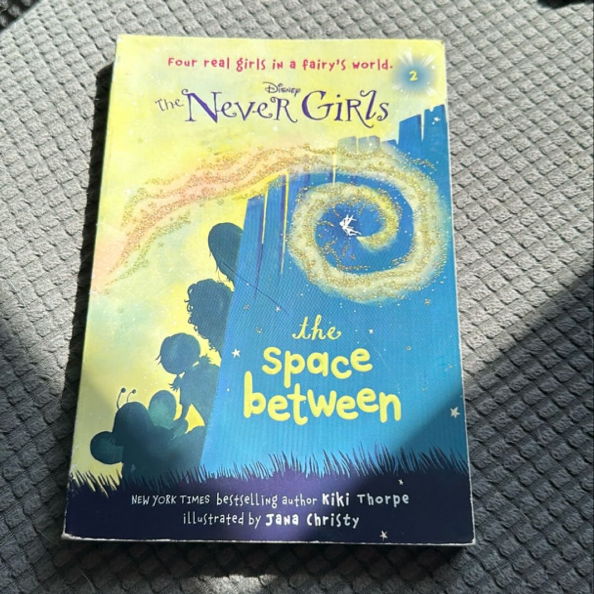 Never Girls #2: the Space Between (Disney: the Never Girls) by Kiki Thorpe