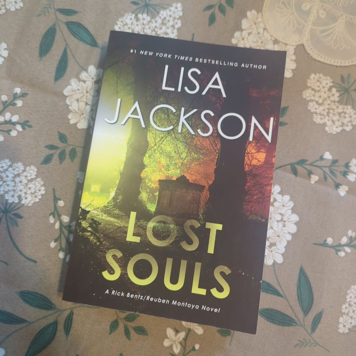 Lost Souls by Lisa Jackson, Paperback | Pangobooks