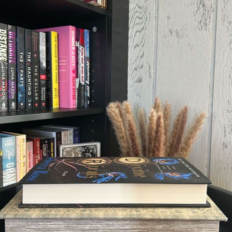 Divine Rivals by Rebecca Ross, Hardcover | Pangobooks