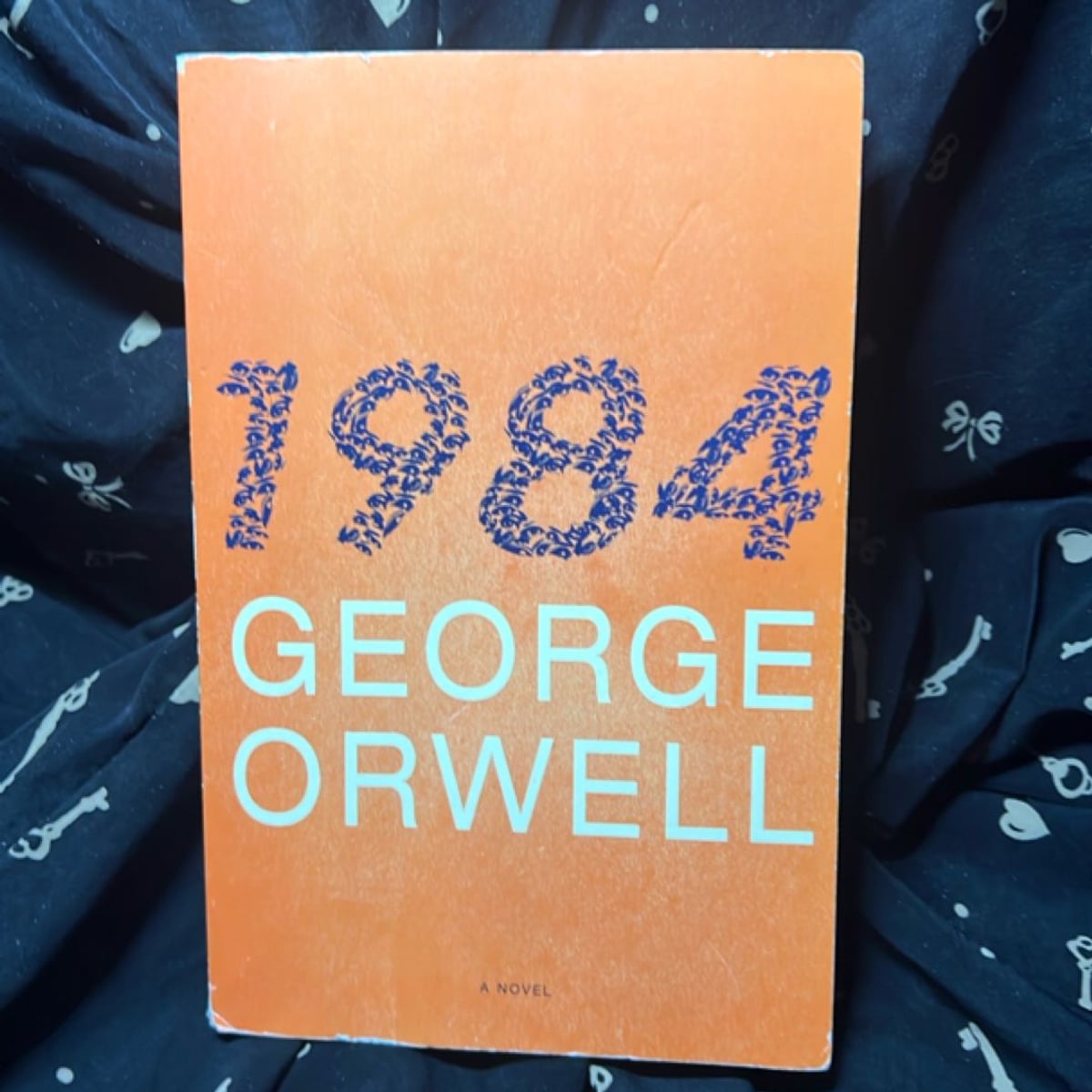 1984 by George Orwell, Paperback | Pangobooks