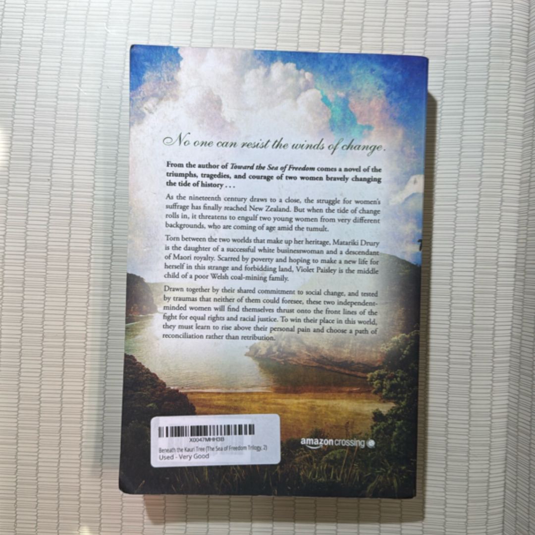 A la Sombra Del árbol Kauri/ in the Shade of the Kauri Tree by Sarah Lark